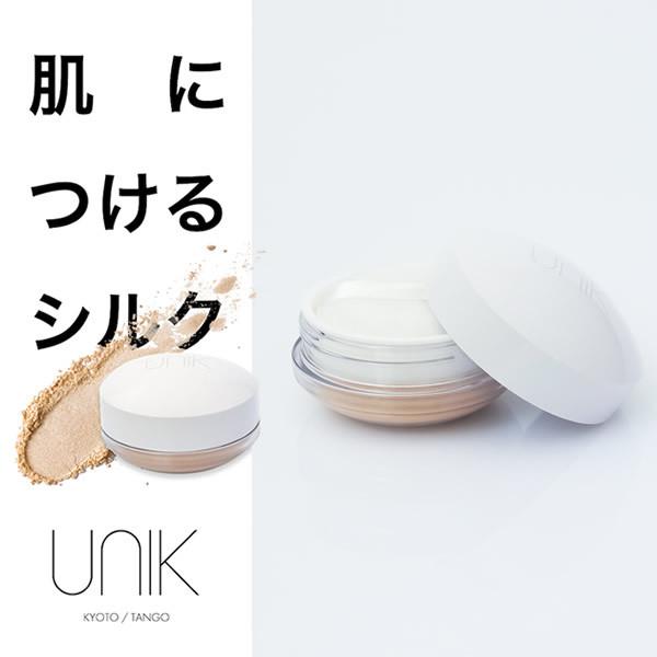 【商品詳細】商品名:UNIKシルクフェイスパウダー商品説明:スキンケア成分として配合されているシルクを50%以上も贅沢に使用したフェイスパウダーです。・シミやくすみ、毛穴や小ジワを目立たなくする。・敏感肌の方に。・素肌感を生かしたメイクをし...