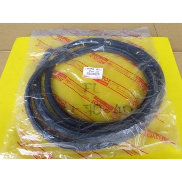 カローラ KE70 TE71用　ドアウェザー 前左です。社外品です。4ドアセダンのフロントの左ドア用です。※初期不良に限り返品をお受けいたします。