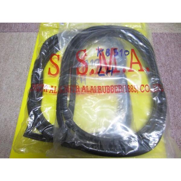 サニー KB310用ドアウェザーストリップです。クーペ専用です。社外品ですが、高品質です。ご注文のタイミングによってパッケージが画像のものと異なる場合があります。※初期不良に限り返品をお受けいたします。