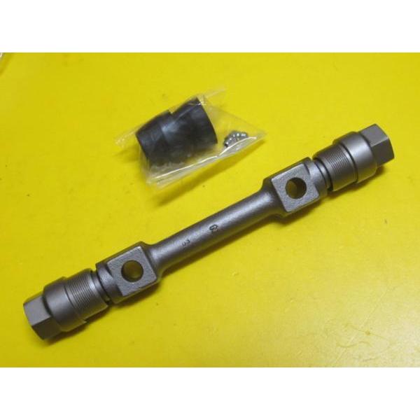 クラウン MS50 RS50 MS65 MS60 用 アッパーアームシャフトです。    国内一流メーカー製です。適合は必ず画像から判断ください。純正品は製造廃止ですので、非常に希少です。50-60系のクラウンに使用できます。※初期不良に限...