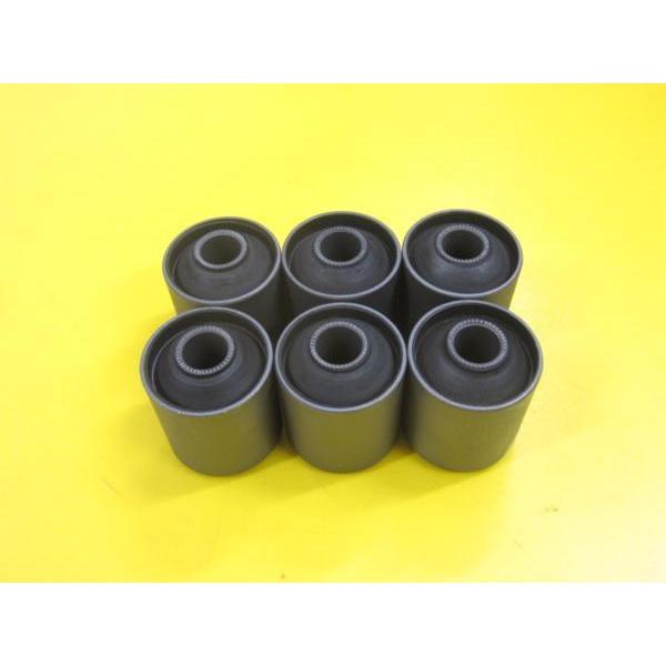 クラウン MS60 MS62 MS66 MS65 リア サスペンションブッシュアッパーアームとロアアームのブッシュです。希少品です。6個セットです。※初期不良に限り返品をお受けいたします。