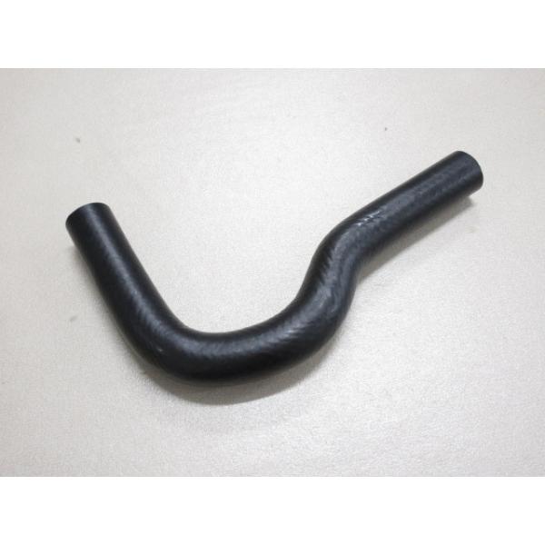 ダットサントラック 720 用 ラジエターホース ダットサントラック 720 用 ラジエターホース です。新品です。アッパー側です。適合は以下の部品番号から必ず判断してください。部品番号は21501-02W00です。※初期不良に限り返品をお...