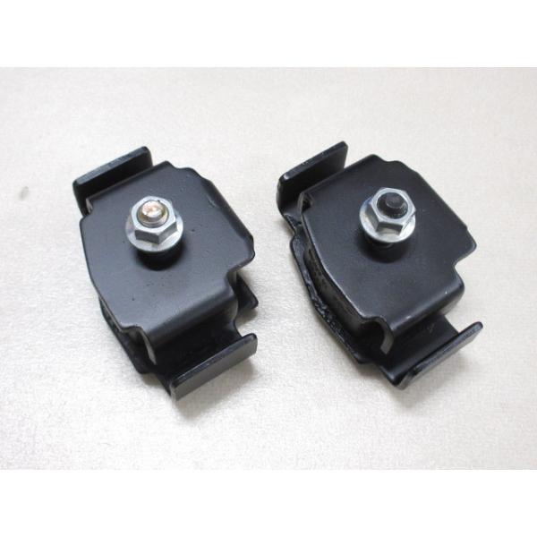 ランドクルーザー FJ40 FJ43 FJ45 FJ55 FJ56 用 エンジンマウント です。新品左右セットです。適合は以下の部品番号からご判断ください。12361-60022※初期不良に限り返品をお受けいたします。