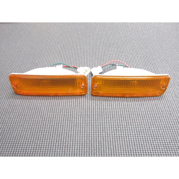 ハイラックス LN80 LN81 LN85 LN86 YN80 YN81 YN85 YN86 用 フロントウインカー 左右 です。社外品(新品)です。左右セットです。カラーはオレンジです。補修にいかがでしょうか。※初期不良に限り返品をお受け...