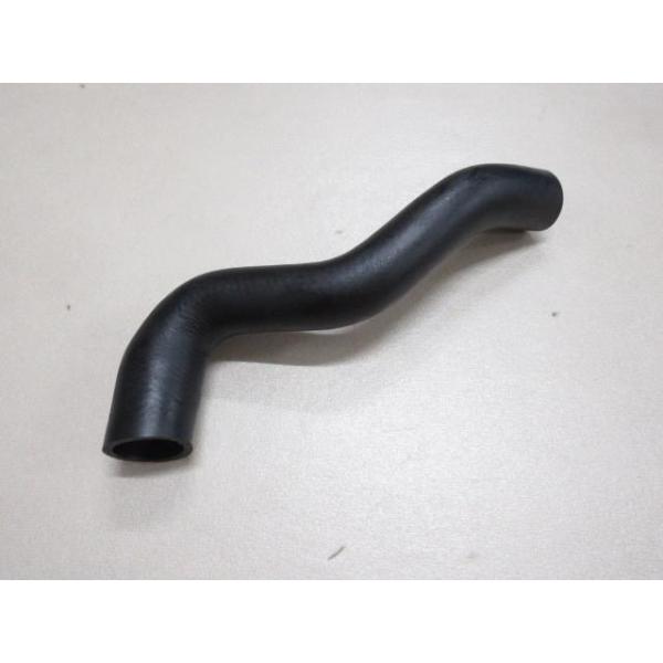 セドリック Y30 VG30 用 ラジエターホース (アッパー) です。新品です。適合は以下の部品番号と形状から判断ください。21501-V5001※初期不良に限り返品をお受けいたします。