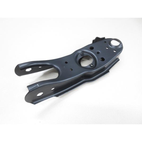 新品 ハイラックス RN30 RN40 RN33 RN36 RN43 RN35 RN39 RN45 用 ロアアーム 右側 です。新品です。  ※初期不良に限り返品をお受けいたします。