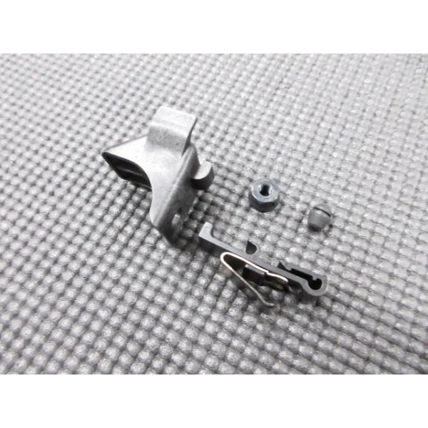 純正 新品 MR-2 AW11 給油口 フューエルリッド スプリング ロック リテーナー クッション です。純正新品です。フューエルリッド周辺の補修部品セットです。以下の4点セットです。スプリングナットロックリテーナークッションゴム 給油口...