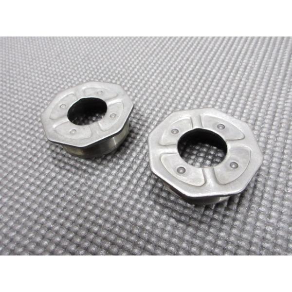 新品 トヨタ系 ショックアブソーバー 汎用 リングナット 2個セット 新品2個セットです。主にトヨタ車でKYB系ショックアブソーバーに使用できます。50.8φストラット用M48XP1.0 八角対辺 55mmKYB系以外のショックアブソーバー...