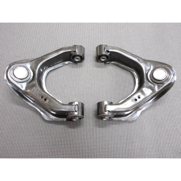 新品 ダットサントラック D22 2WD 用 アッパーアーム 左右セット2WD用です。左右セット です。ブッシュ及びボールジョイント内蔵済みです。新品です。     ※初期不良に限り返品をお受けいたします。