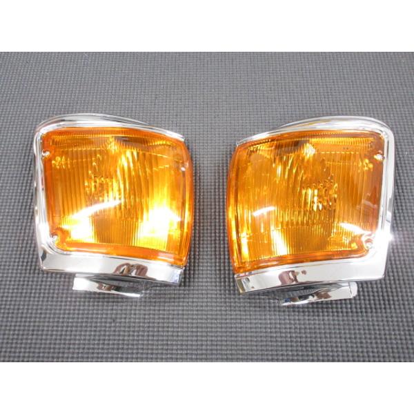 ハイラックス 80系 前期 用 コーナーランプ  ウインカーです。適合は画像からご判断ください。社外品(新品)です。左右セットです。※初期不良に限り返品をお受けいたします。