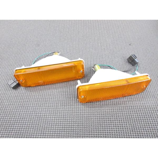 新品 ハイラックス ブリハイ  YN51 YN56 YN60 YN65 YN61  フロント ウインカー です。適合は画像からご判断ください。社外品(未使用)です。左右セットです。※初期不良に限り返品をお受けいたします。