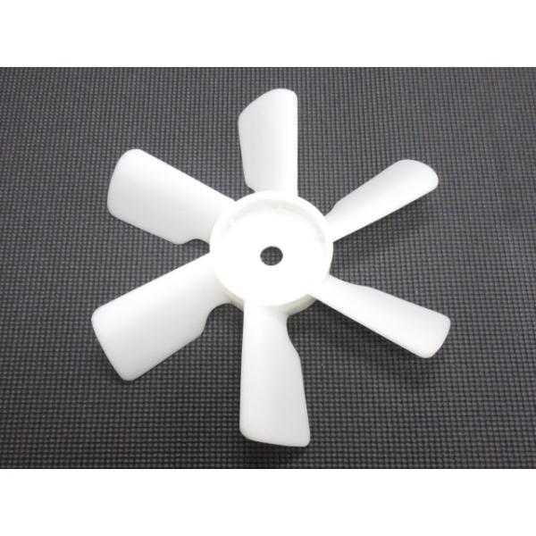 汎用 ラジエター ファン 6枚羽 です。新品です。汎用ウォーターポンプ直結ファンです。穴が開いていませんので、サイズに合わせてご自身で加工してください。サイズは画像からご判断ください。※初期不良に限り返品をお受けいたします。