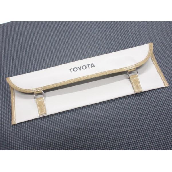 トヨタ 純正新品 ツールバック　です。純正新品です。1枚目写真の状態で横約41cm 縦約13cmです。※初期不良に限り返品をお受けいたします。