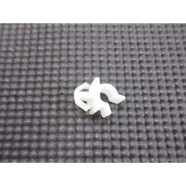 純正新品 ランドクルーザー 70 ボンネット ロッド ホルダー　です。純正新品です。※初期不良に限り返品をお受けいたします。