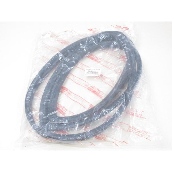 ハイラックス フロントウインドー ウェザーストリップです。社外品新品です。50-60系用です。モール溝無しのタイプです。適合は以下の部品番号からご判断ください。56121-89117レストア等にいかがでしょうか。※初期不良に限り返品をお受け...