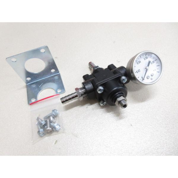 キャブレター 燃圧計付き フューエルレギュレーターです。調整幅は0.07〜0.28kg/ｃｍ2です。FCR等に最適です。付属商品は画像の通りとなります。タケノコ2つ(内径8〜9.5φ位のホースに使用できます。)燃圧計燃圧計アダプターレギュレ...