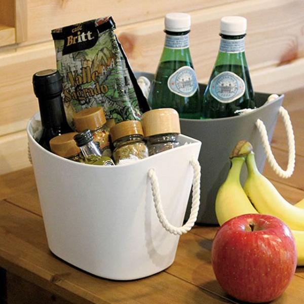 船のようなカーブの形が愛らしいsceltevie　(セルテヴィエ)　バルコロール。キッチンでざっくりと食材のストックを入れたり、洗面所で衣類やタオルを収納、玄関のスリッパを収納など様々な収納ができます。使わないときはスタッキングできるからコ...