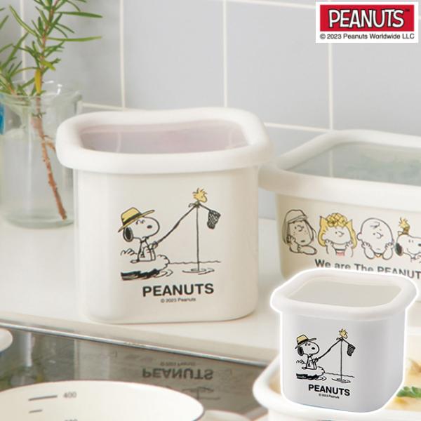 品名PEANUTS ホーローキューブストッカー S商品詳細新潟県燕市でホーローの美しい光沢の表面にひとつひとつ絵柄を丁寧に手で貼り施しているホーロー製品です。ゆったりとくつろぎムードで和やかな表情をしたスヌーピー＆ピーナッツの仲間たち。穏や...