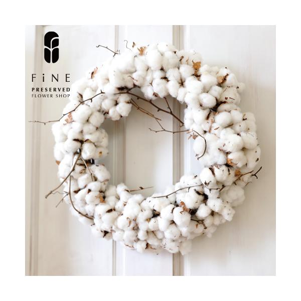 ワタの実だけで作ったオーガニックスタイルのリース。真っ白で思わず触りたくなるふわふわな質感と素朴さが魅力的。クリスマスやお店のディスプレイ、お誕生日や新築祝い、開店・開業祝いのギフトにも。サイズ：直径 約36cm／壁掛け用ワイヤリング付き重...