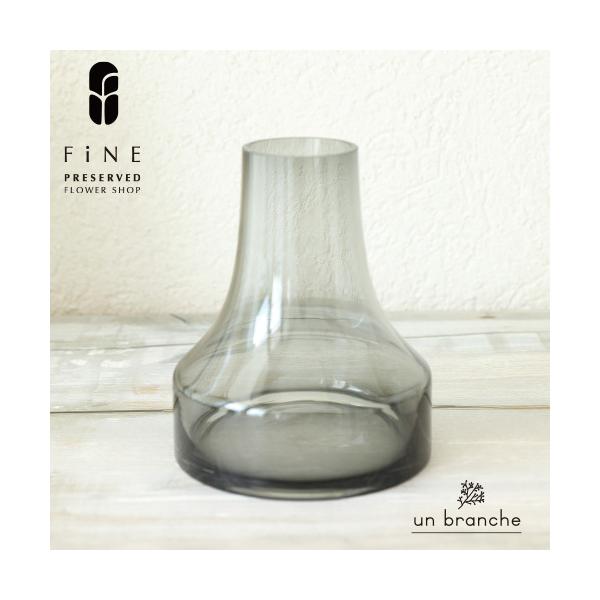 ブランシュシリーズに合うアンティークなフラワーベース。サイズ：φ7.2×W16.7×H20cm素材：鉄/ガラス配達日を指定したい場合は、必ず【詳細を指定して注文】にてご指定ください。当店では、金額の分かるものは一切同梱致しません。ご安心ください。