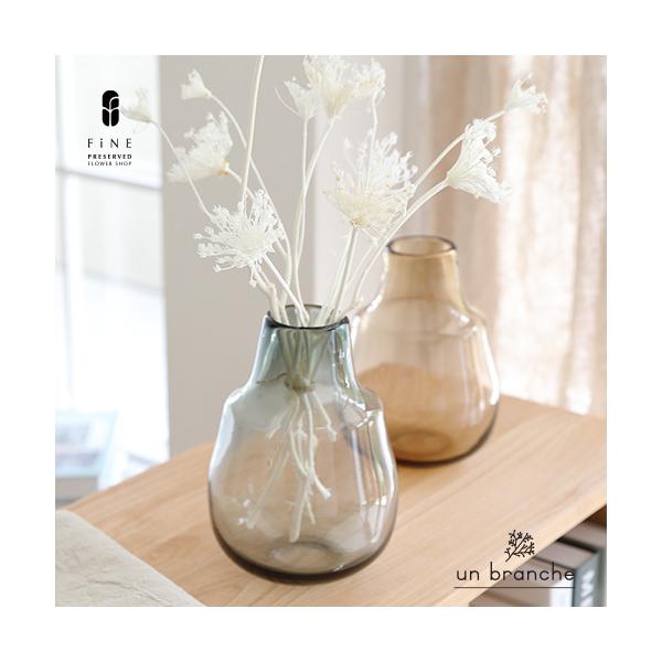 ブランシュシリーズに合うガラスのフラワーベース。サイズ：Φ16×Ｈ20cm素　材：GLASS生産国：中国注意事項：こちらの商品はハンドメイドの為、ガラス表面に生まれる気泡やシワ、小さな傷、色の混ざり具合は不良品ではございません。繊細な表情の...