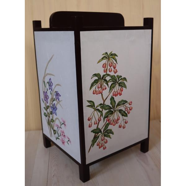 ☆行燈（大）☆寸法：巾228mm×高さ375mm×奥行228mm ☆素材:無垢材☆コード（1,5m）・ソケット（ビス2本）・スイッチ・電球（10W）付☆和紙（210mm×297mm))5枚付き☆完成品の販売ではございません。無途装白木素材と...