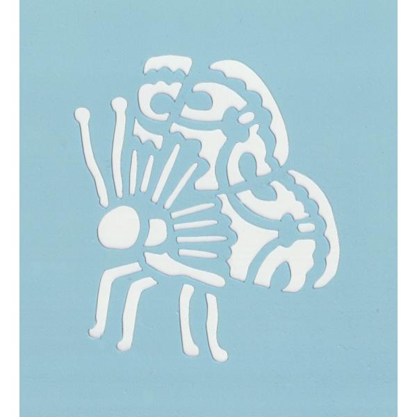 ☆ステンシル部分：横55mm×縦65mm☆0,2mm厚ですので、曲面でも使用できます。☆ペーパーではないので、拭いて何回も使用出来ます。☆使用後はすぐの絵具をふき取ってください。☆半透明ですので合わせやすい。☆材質：ポリプロピレン☆お部屋を...