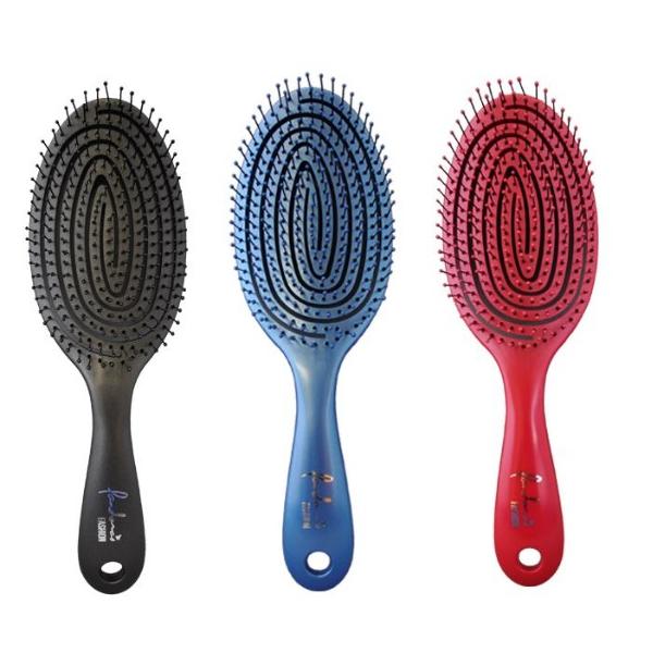 渦巻き状のボディが優れたクッション性を実現。ブラシがしなり地肌にぴったりフィット！ピン全体が地肌に届き優しくマッサージ！バネ状のボディがブラッシング時の衝撃を吸収します。サイズ：W77×D33×L230mm　重量68ｇ材質　毛：ナイロン柄　...