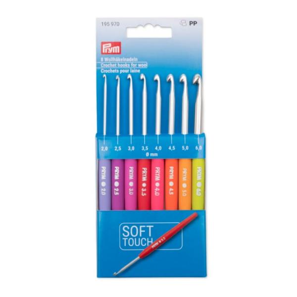 使い心地の良いソフトグリップのかぎ針です。フックはアルミニウム製のため滑らかな編み心地です。グリップがサイズごとに色分けされているので認識しやすいです。商品：2.0mm（約2号）　　　2.5mm（約4号）　　　3.0mm（約5号）　　　3....