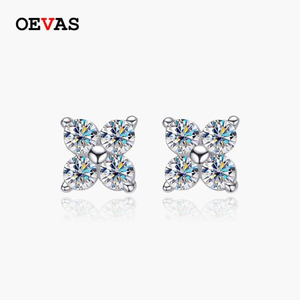 本商品は海外からの発送となり到着までに2週間程度を頂戴します。予めご了承くださいませ。商品名100% 925 スターリング シルバー .8ct モイサナイト スタッド ピアス レディース 18K ゴールド プレート 輝く スパークリング 結...