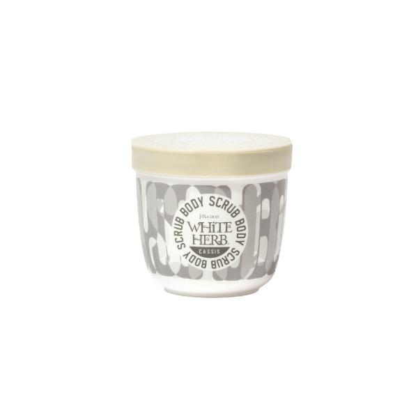 ふわふわホイップテクスチャーのボディスクラブ。きめの細かいスクラブが古い角質をやさしく落とし、輝く美肌へ。カシスの香り。