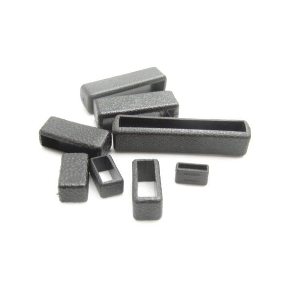 余ったテープがバタつかないように抑えることが可能です。テープを抑えることで見た目もすっきりし、作業、運動時にも引っかかりにくくなります。ご使用方法は首輪の画像を参考にしてください。 表示サイズは取り付ける紐（テープの）幅を表しています。8ミ...