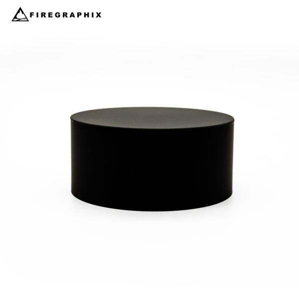 BLISS-SP煙突ブラケット、STOKEに蓋をするためのキャップ保管時や搬入出時に内部の灰や汚れの飛散の防止、匂いの抑制、撤収時の強制消火などにご使用いただけます。サイズ：径 Φ111 / 高さ51mmｘ厚み1mm / アクリル黒塗装重量...