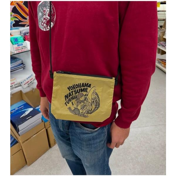 トラウトバージョンなつめ君のサコッシュ！！携帯や財布など小物入れに便利！！横22ｃｍ　高さ15ｃｍ　底マチ5ｃｍ