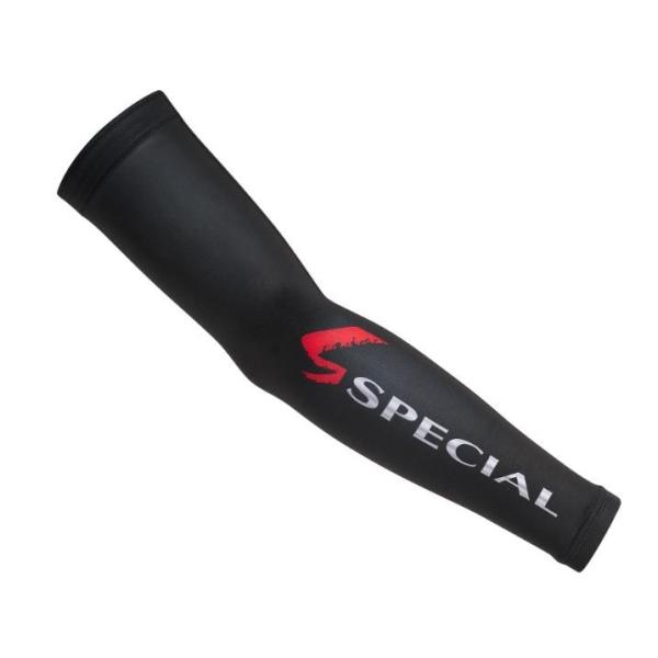 消臭加工を施し、連日の鮎釣りで発生しがちな不快なニオイの発生を低減する。UVケア(UPF50+)/接触冷感/吸水速乾機能を兼ね備えた「ICEDRY」素材を採用。軽い着心地ながら遮熱性にも優れ、太陽の熱線を遮蔽し、衣服内温度の上昇を抑える。上...