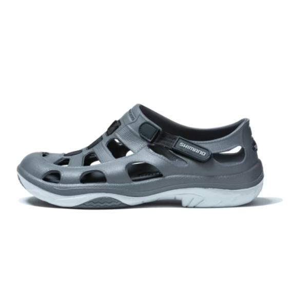 船での釣りや移動時、さらに普段履きまで幅広いシーンに対応する、シューズタイプのサンダルです。ソールには、濡れた場所でもグリップ力を発揮しやすい素材を採用。滑りやすい船上や足場の悪い場所でも安定感をサポートします。通気性に優れた設計で、暑い季...