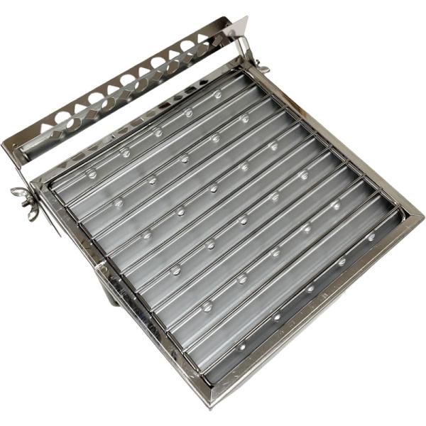 釣武者 SOLO炉端 (バーベキュー用品)■本体枠：18-8ステンレス■本体：アルスター（アルミメッキ鋼板）■焼網：スチールCrメッキ■サイズ：160×60×18mm■自重：320ｇ■収納バック：布■おそうじ用ステンレスワイヤーブラシ付≪釣...