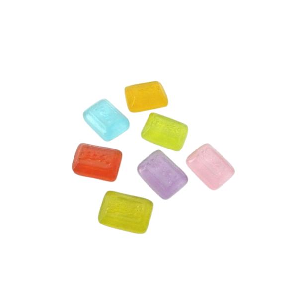 カラフルで美味しそうななミニチュアキャンディドロップ飴パーツが登場♪半透明でリアルな質感☆約７色アソートセット。カラーはランダムアソートセットとなります。（画像は参考です。画像のカラーが必ず含まれるものではありません。画像以外のカラーが含ま...