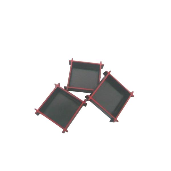 ミニチュアの和食器、せいろ・寿司桶などにぴったりのデザインです。１個あたり68円の4個セットとなります。※製造上バリがあります。若干の傷汚れ等ありますのでご了承ください。SIZE:約46mm×46mm×H11mm素材・成分：プラスチックミニ...