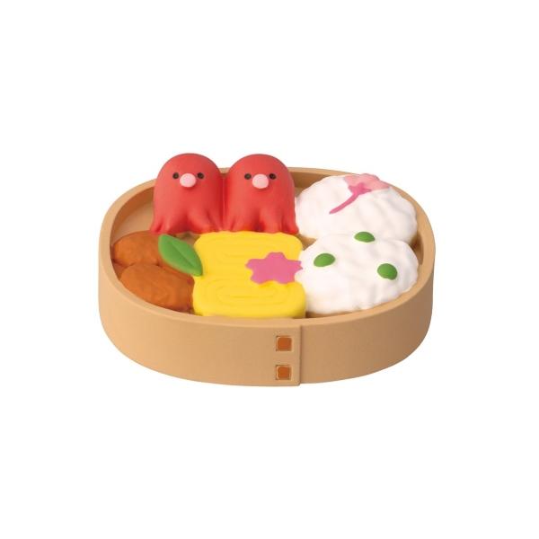 concombreねこねこ桜ピクニック。花見弁当、和菓子にお酒、それぞれの大好物を持ち寄って、今日はお花見ピクニック。満開の桜を観察したり、桜になりきってみたり・・・日がな一日、心ゆくまで楽しみましょうねミニチュアマスコットの花見わっぱ弁当...