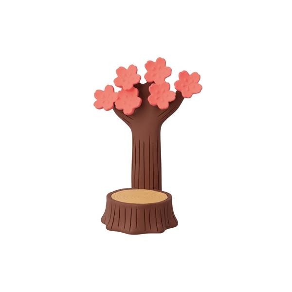 concombreねこねこ桜ピクニック。花見弁当、和菓子にお酒、それぞれの大好物を持ち寄って、今日はお花見ピクニック。満開の桜を観察したり、桜になりきってみたり・・・日がな一日、心ゆくまで楽しみましょうねミニチュアマスコットの切り株桜です。...