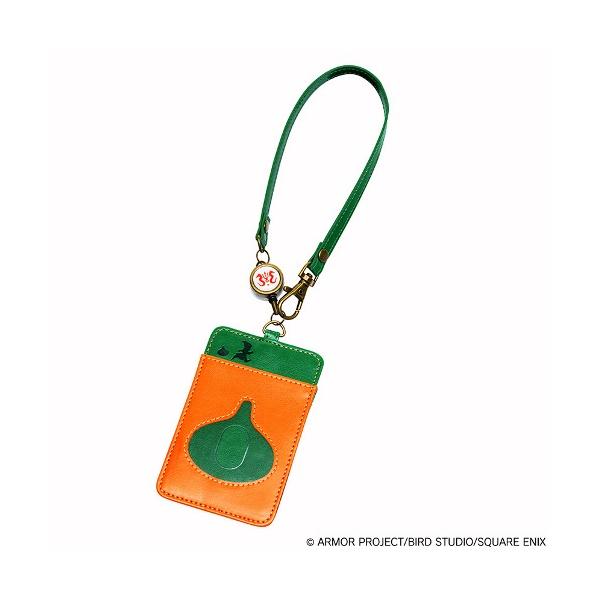 『ドラゴンクエストVII Reimagined』の発売を記念して記念グッズが発売です。裏面には石版を集めているモンスターの描きおろしイラストがエンボス加工でデザインされています。PUレザーも2色使いで、高級感ある仕上がりです。リール付きで、...