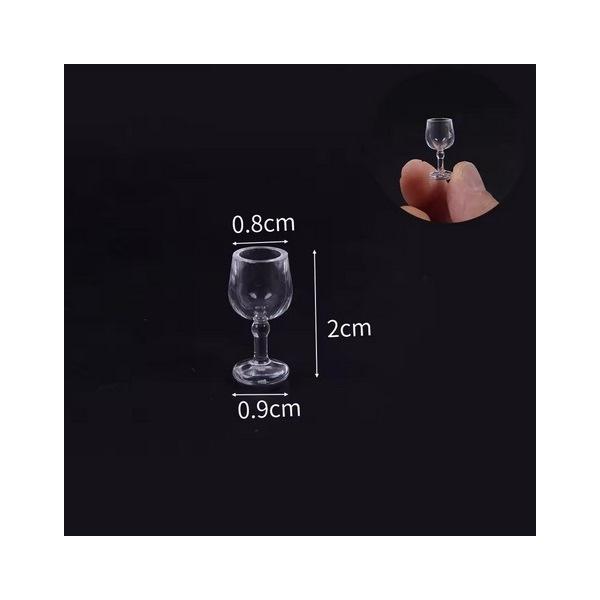 超ミニミニサイズのワイングラスです。ミニチュア素材としてお使い下さい。１個あたり23円の10個セットとなります。※自立はしますが、底面は完全なフラットではない為ぐらつきます。極小サイズの為、バリや歪みの影響による製造上の仕様となりますのでご...