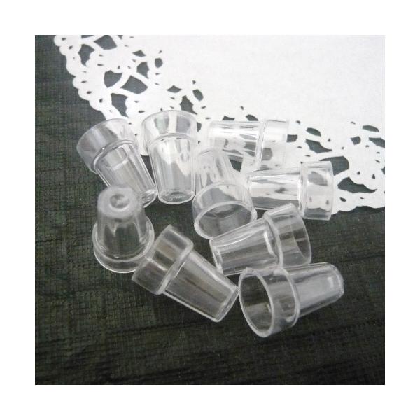 ミニミニサイズのコップ/タンブラーです。ミニチュア素材としてお使い下さい。10個セットとなります。１個あたり25円の10個セットとなります。※製造上傷汚れ・バリ・歪み・色移り・黒ずみ等がある場合がございます。SIZE:約直径13mm×H18...