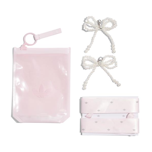 あなたのシューズはあなたの個性を反映しています。こちらのシューレースは、好きなようにカスタマイズできるアイテム。クラシックなレースアップスタイルでも、ユニークなパターンでも、耐久性のある作りがどんなスタイルにも対応します。【アディダスオリジ...