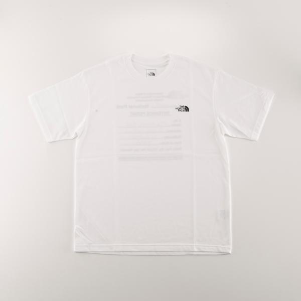 ショートスリーブのユニセックスTシャツです。アメリカの国立公園の登山届を背面に大きく配置。スタンプ風に配置したハーフドームのロゴがデザインのアクセントになっています。フロントはシンプルに、左胸にプリントロゴを配置しています。【ザ・ノース・フ...