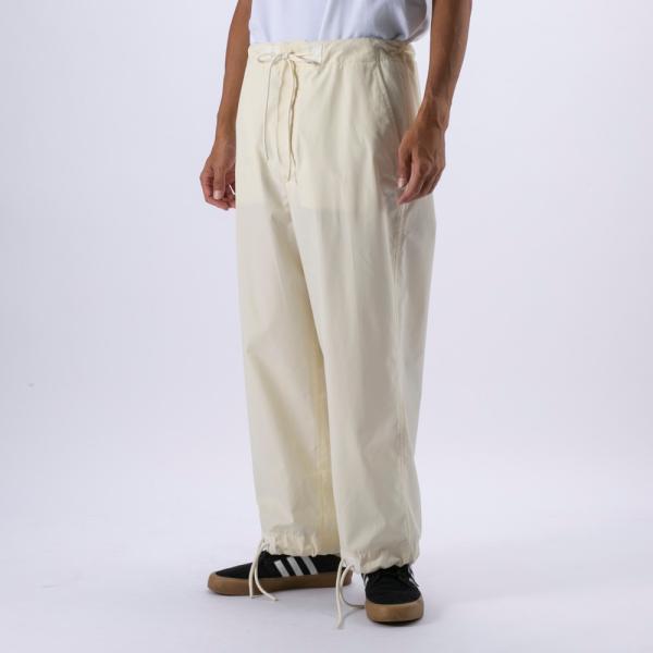 モンクレール ジーニアス の イージー（ジョガー）パンツです。8つの作品で構成されるコラボレーションシリーズ（Moncler Genius）の「2 モンクレール 1952」は、モンクレールの創業年である「1952年」に敬意を捧げたコレクショ...