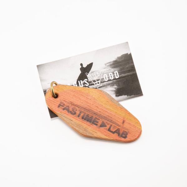 木材本来の模様を楽しみながら、オルテガ柄.ネイティブ柄.ヘリンボーンなどいろんな模様を天板にして家具や小物をアウトドア、キャンプ、BBQなどで使える道具として製作しているBAGUSWOODのキータグ。【バグズウッド/BAGUSWOOD】【カ...