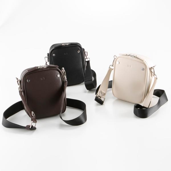 ブランドテーマは「アンドロジナス」。「MANICURE FINGER」から派生したメンズ・ユニセックスの新しいラインです。小ぶりなサイズ感ですが、必要な物がしっかり入ります。デザインはシンプルで高級感のある型押しPUを使用しています。アクセ...