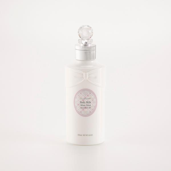みずみずしいタッチでのび広がり全身をうるおす。リッチな使い心地でやわらかな肌にみちびくボディミルク。ベタつかずにうるおいが続くので、おやすみ前やお出かけ前のケアにもおすすめです。【ジルスチュアート/JILL STUART】【カラーバリエーシ...